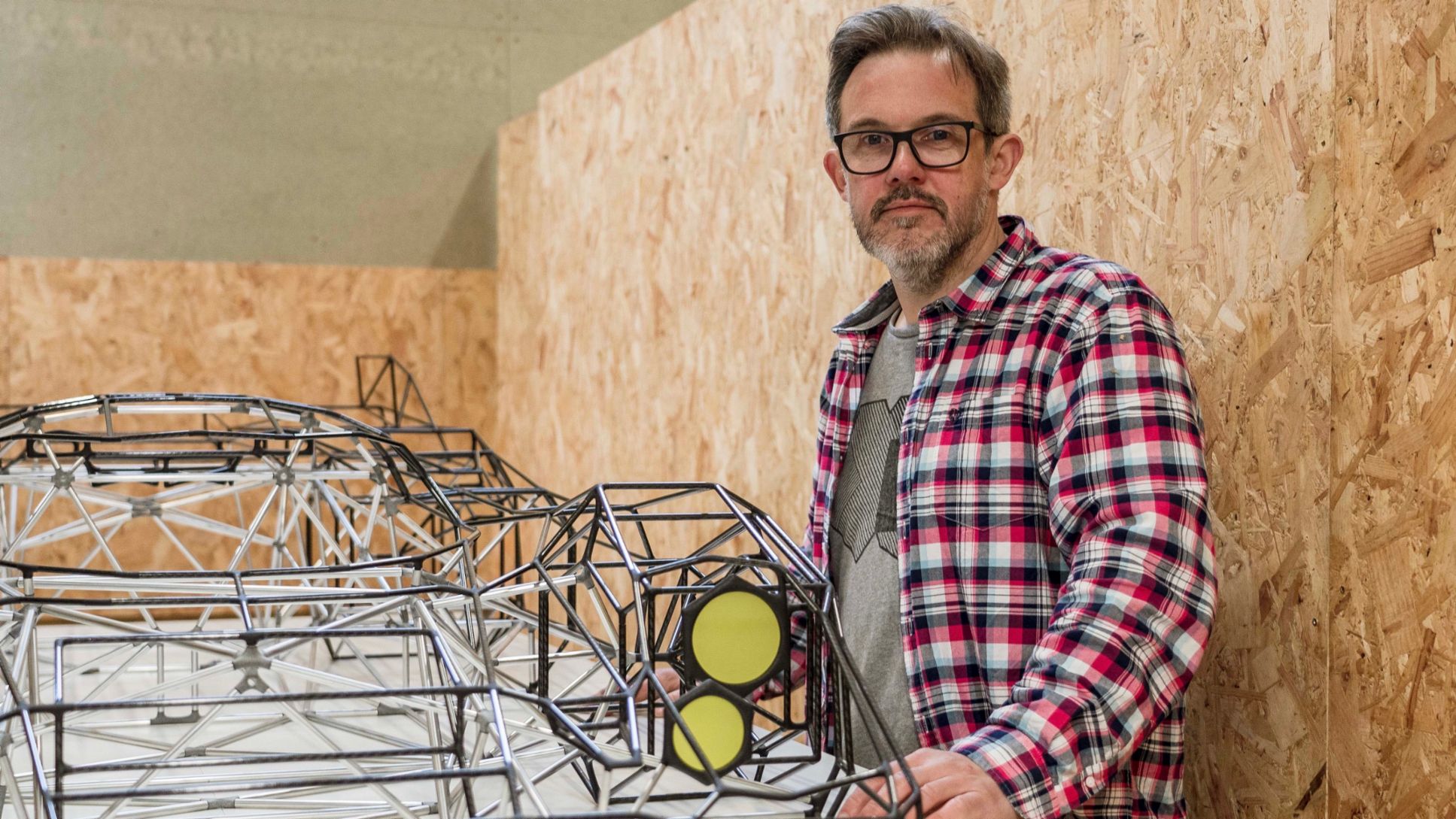 Jonny Ambrose presenta el arte del automovilismo deportivo - Soy Positivo